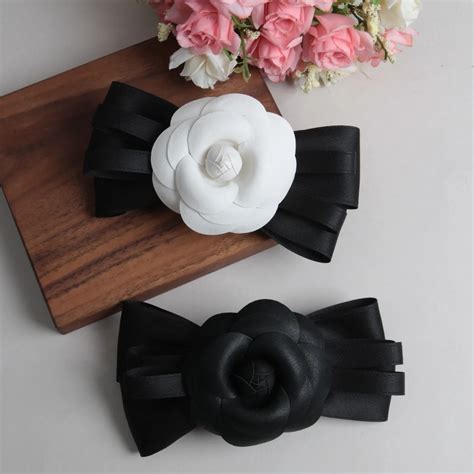 엘리스젬마 수제 리본 스왈 헤어악세사리 벨벳집게삔이 넘 잘어울리세요 부드러운벨벳집게핀으로 헤어에 포인트 ♡♡♡♡♡♡ 컬러 7가지로 제작되었어요 핑크레드다크그린