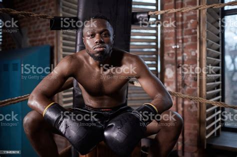체육관에서 권투 링에 복서 건강한 생활방식에 대한 스톡 사진 및 기타 이미지 건강한 생활방식 격투기 결심 Istock