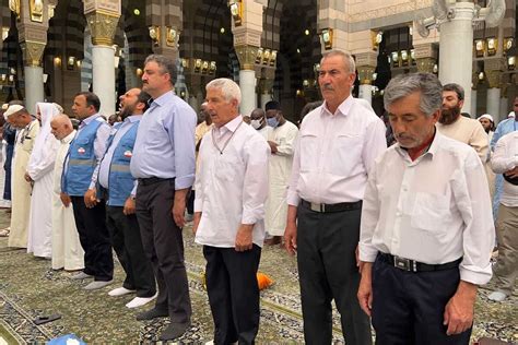 قدس آنلاین اقامه نماز جماعت در مسجد النبی