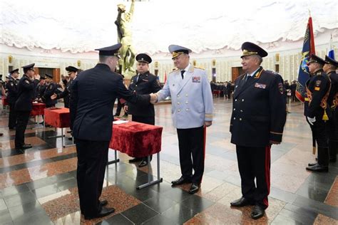 Игорь Зубов и Сергей Лебедев вручили слушателям Московского университета МВД России имени В Я