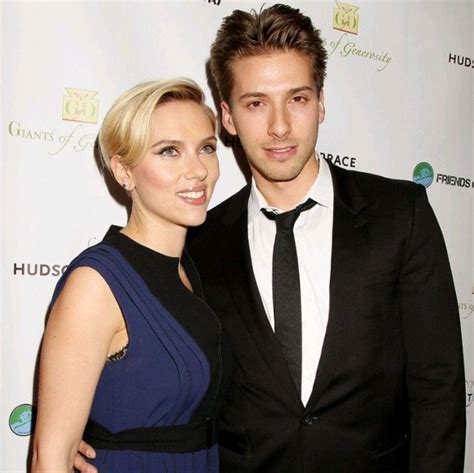 Hunter Johansson Who Is Scarlett Johanssons Twin Brother Dicy Trends