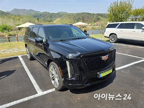 사진으로 보는 시승기 [시승기] 출시 하루 만에 완판⋯`ceo들의 Suv` 캐딜락 `더 뉴 에스컬레이드` Zum 뉴스