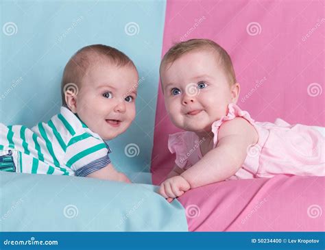 Fratello E Sorella Fotografia Stock Immagine Di Infante 50234400