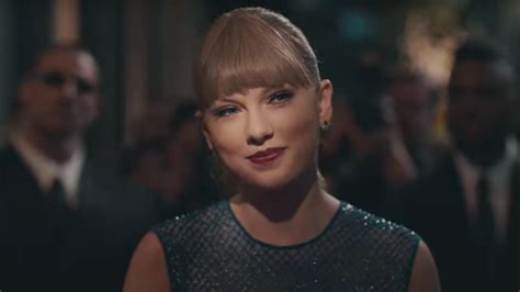 Some People Think Taylor Swift S New Music Video Copied A Famous Perfume Ad Glamour