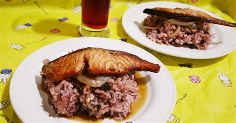 데리야끼 소스를 곁들인 연어덮밥