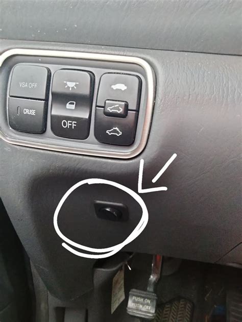 What Is This Circular Marker Above The Arrow In The First Picture My Friends Have It When