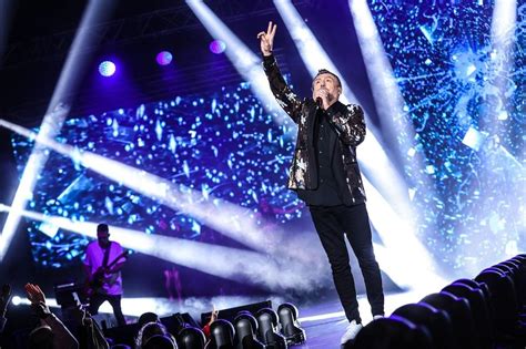 Любо Киров два концерта музика на световно ниво и близо 8000 души на крака в зала 1 на НДК