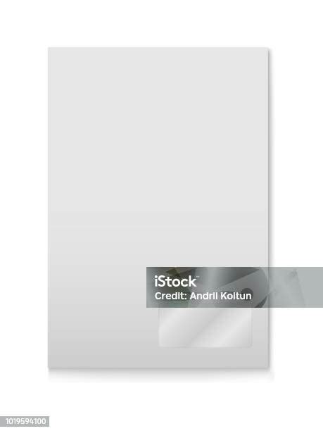 흰색 A4 용지 빈 봉투 창 흰색 배경에 고립의 벡터 모형 회색 세로 우표 닫힌된 표지 템플릿입니다 기업 아이덴티티 디자인을