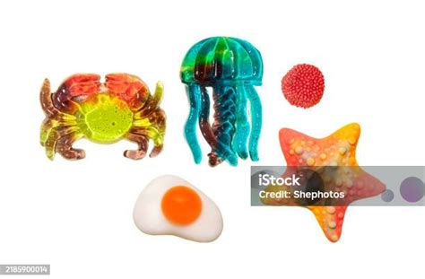 달콤한 다채로운 모듬 거미 사탕 세트 흰색 배경에 고립되어 있습니다 젤리 과자 클리핑 패스 플랫 레이 0명에 대한 스톡 사진 및