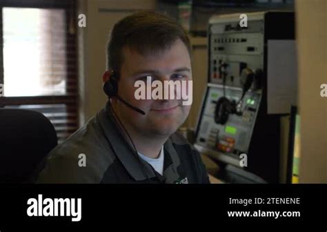 911 Dispatch Center Stock Videos And Footage Hd And 4k Video Clips Alamy
