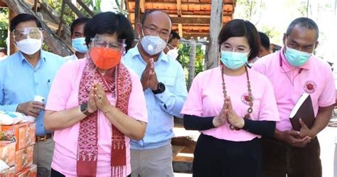 លោកជំទាវវេជ្ជបណ្ឌិត ឱ វណ្ណឌីន ៖ សូមកុំរំពឹងថាវីរុសកូវីដ ១៩ នឹងរលាយសាបសូន្យពីទឹកដីកម្ពុជាយើង