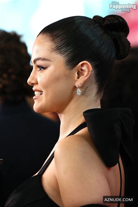 Selena Gomez Sexy Shows Off Her Sultry Figure Wearing A Fabulous Black Dress At The Emilia Prez