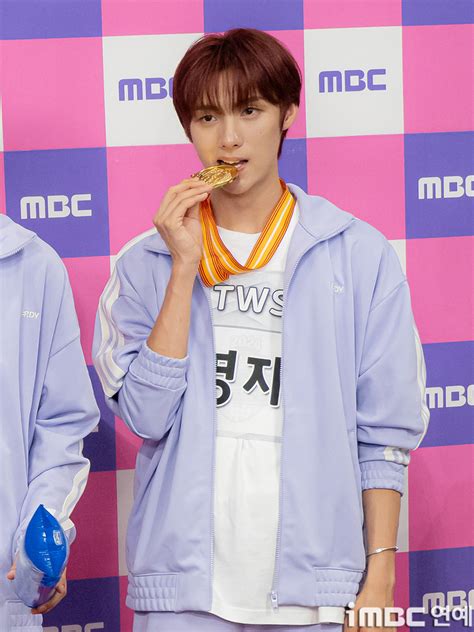 [포토] 투어스 남자 양궁 금메달 아육대 B하인드