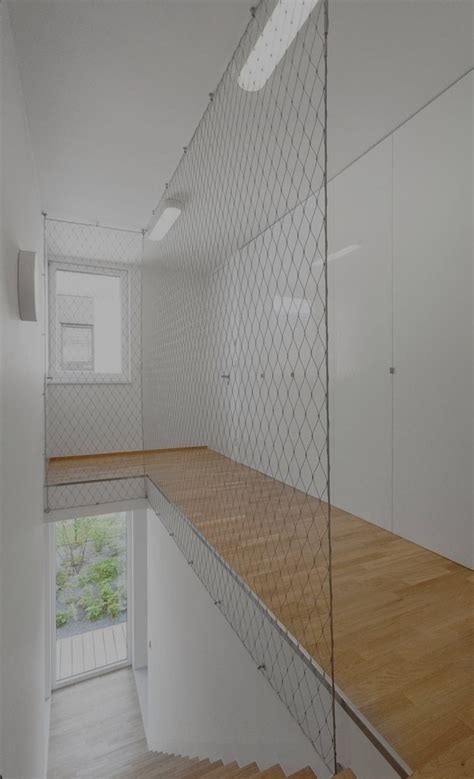 รูปตัวอย่างการออกแบบและติดตั้งราวกันตกด้วยสลิงและตาข่ายสเตนเลส Strudyna