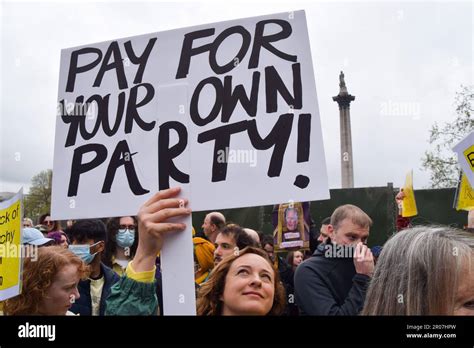 London Uk 6th May 2023 Anti Monarchists Stage A Protest In Trafalgar