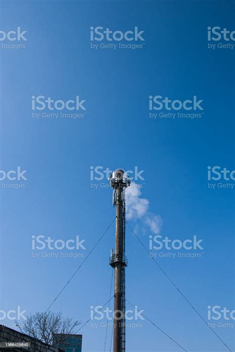 푸른 하늘에 대한 화학 식물의 굴뚝에서 연기 환경 오염의 문제 생태 개념 0명에 대한 스톡 사진 및 기타 이미지 0명 가솔린 강철 Istock