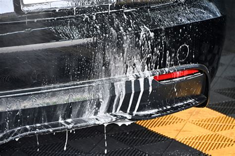 세차 과정에서 비누와 물로 자동차 범퍼를 클로즈업합니다 건물 외관에 대한 스톡 사진 및 기타 이미지 건물 외관 교통수단 기술 Istock