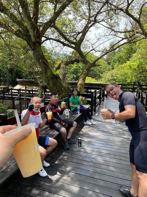 捷安特 台北樹林直營店 今日天氣依舊給力🔥 水蜜桃冰沙讓大家活力滿滿呀🍑 各位車友今天辛苦啦👍