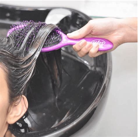 Is Wet Brush Worth It Hairstylists 2024 Reviews Hair Everyday Review