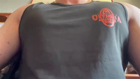 Chinese Bodybuilder Bounce His Pecs Quickly Thisvid Com