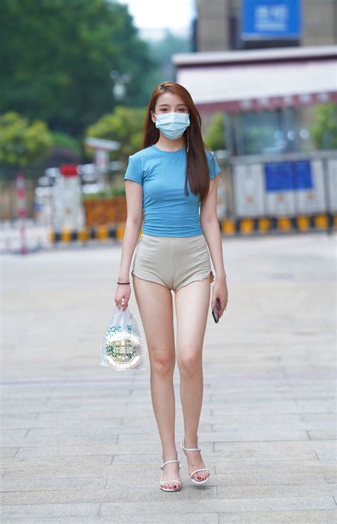Chụp Lén Khoảnh Khắc Gái Xinh Chân Dài Dạo Phố