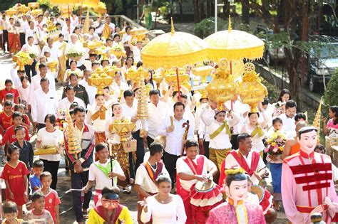 អភិបាលខេត្តកំពង់ចាម ដង្ហែអង្គកឋិនទានមហាសាមគ្គី ទៅកាន់វត្តជោតនារាមបឹងកុក