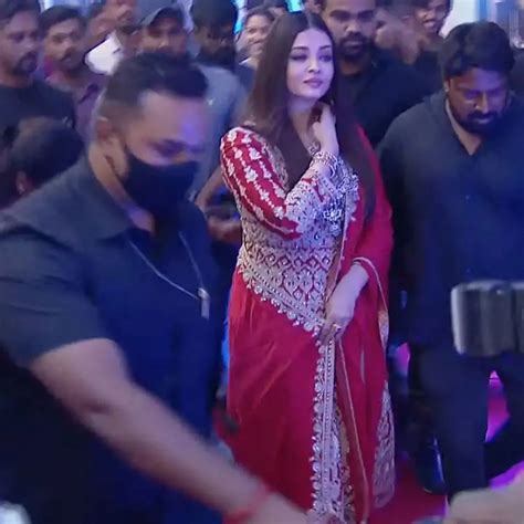 Aiashwarya Rai ఎన్నాళ్లయినా వన్నె తరగని అందం ఐశ్వర్యా సొంతం పొన్నియిన్ సెల్వన్ 1 ప్రీ రిలీజ్