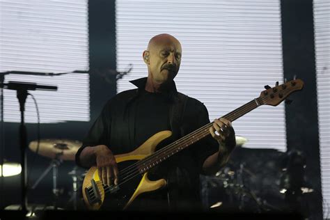 Peter Gabriel Tony Levin 15 19 Umjubelter Auftritt Des Briten In