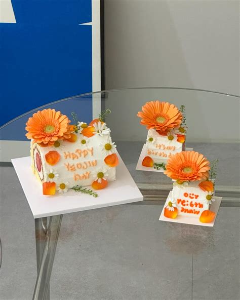 91 ➿ 성수케이크 생화케이크 롤케이크 웨딩케이크 Sept1cake • Instagram Photos And Videos