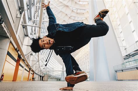 Streamer Spotlight Award Winning Streamer Joey Kaotyk Flips Through The Chaos Of Real Life