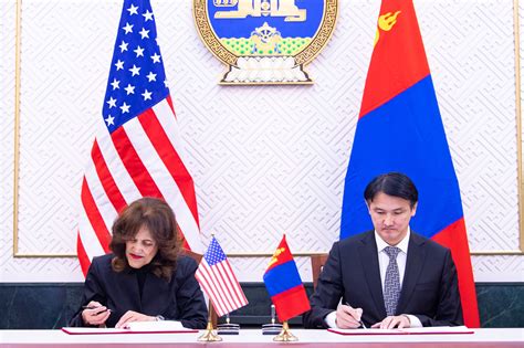 АНУ ын Хөдөлмөрийн яамтай хөдөлмөрийн хамтын ажиллагааны санамж бичигт гарын үсэг зурлаа