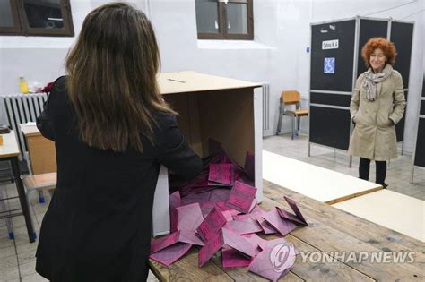 이탈리아 유럽의회 선거 투표함 개봉 연합뉴스