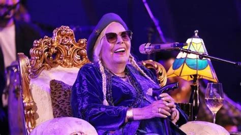 Watch The Highlights From Joni Mitchells Heartwarming Hollywood Bowl