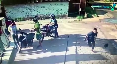 Vídeo Policial à Paisana Impede Assalto A Postos De Combustível Em