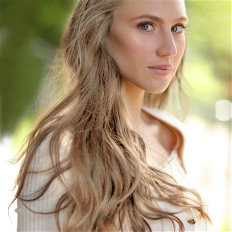 Lara PICTET Comédienne Agents et Artistes