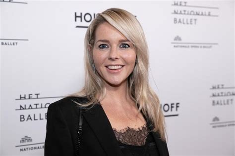 Chantal Janzen Maakt De Tongen Los Met Topless Foto Hot Sex Picture