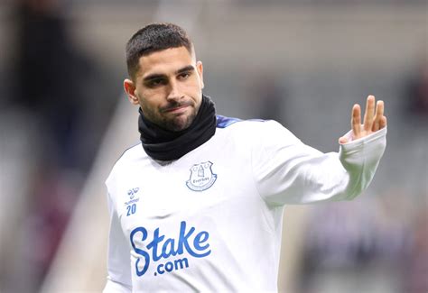 Everton Transfer News Sean Dyche Ready To Axe Striker Neal Maupay