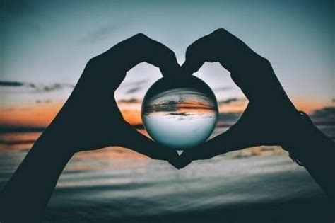 Best 11 8 Crystal Ball Photography Ideas Lensball Tips Artofit