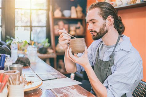 도자기 남자 마스터 작업 그림 점토 컵 손수 공예 냄비 예술가 제작자 도예에 대한 스톡 사진 및 기타 이미지 도예 만들기 예술가 Istock