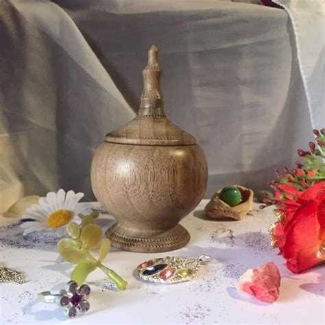 სპილენძის და ხის ნაკეთობები სპილენძის და ხის ნაკეთობები