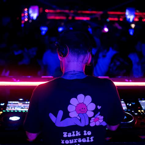 Zini Us · Artist Profile