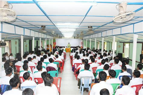 ရခိုင်ပြည်နယ် မောင်တောမြို့၌ ပြန်လည်ထူထောင်ရေးလုပ်ငန်းများဆောင်ရွက်ရန် ရောက်ရှိနေသော ဗိုလ်မှူးခ