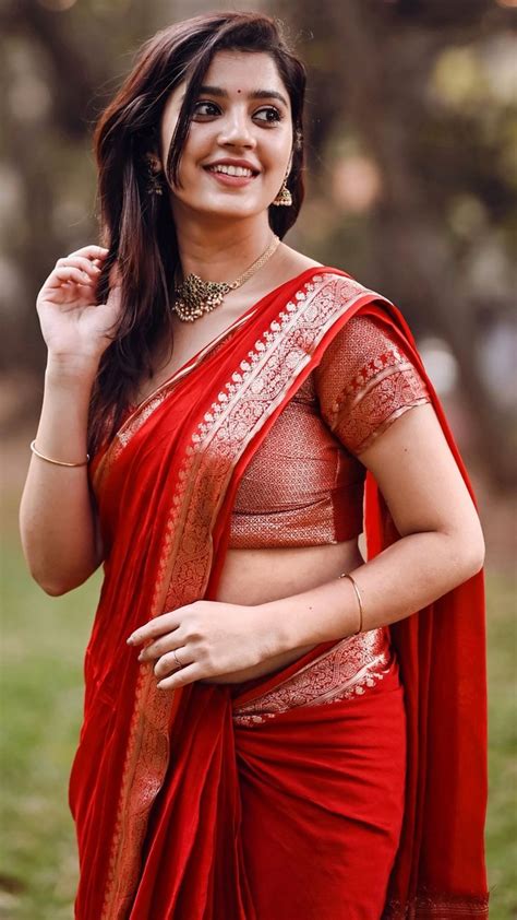 Devika Bhatt Celebrity Fashion Looks Indian Beauty Saree Seductive Clothes