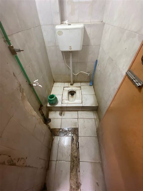 Italian আপনারা আমাদের আগের পোস্টে বিদেশের একরুমে সবকিছু ফিট দেইখা ছোট গলায় অনেক বড় আওয়াজ