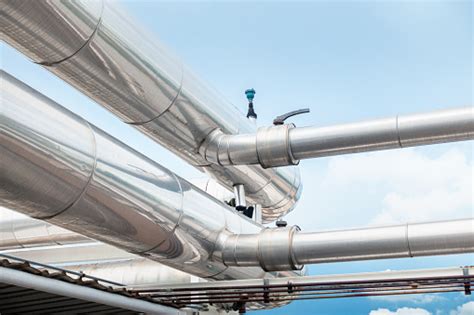 에어 칠러 파이프 라인 및 백화점의 Hvac 시스템 에어컨 냉각기 파이프 및 출구 냉각 시스템의 오버 헤드 건물 구조 산업 장비의 배관을위한 절연 커버 강철에 대한 스톡