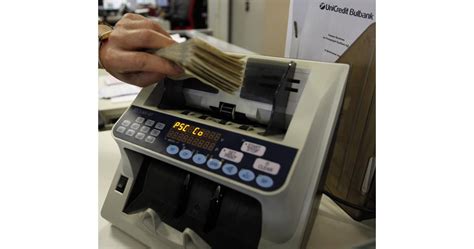 Българите трескаво рефинансират стари задължения