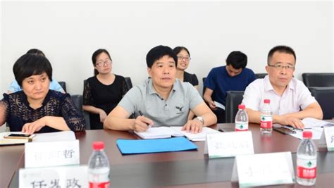 平谷区领导来我校洽谈合作