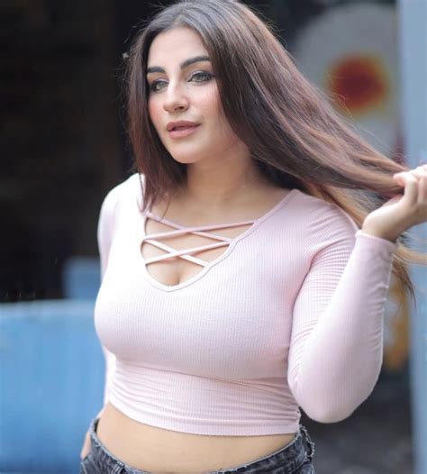 Isha Khurana Biography Wikipedia Height Age Boyfriend Images Instagram Nationality