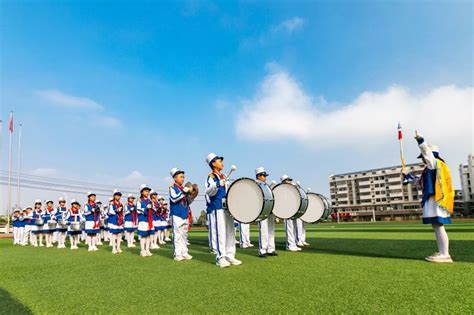 江西吉水铿锵鼓号迎国庆 朝气少年展风采图凤凰网江西 凤凰网