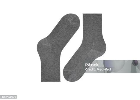 흰색 배경에 고립 된 디자인을위한 회색 색상 짧은 미니 양말 모형 광고 로고 브랜딩을 위한 모의 및 라벨로 스포츠를 위한 짧은 양말 세트 페어 스포츠 코튼 양말 실물 모형에